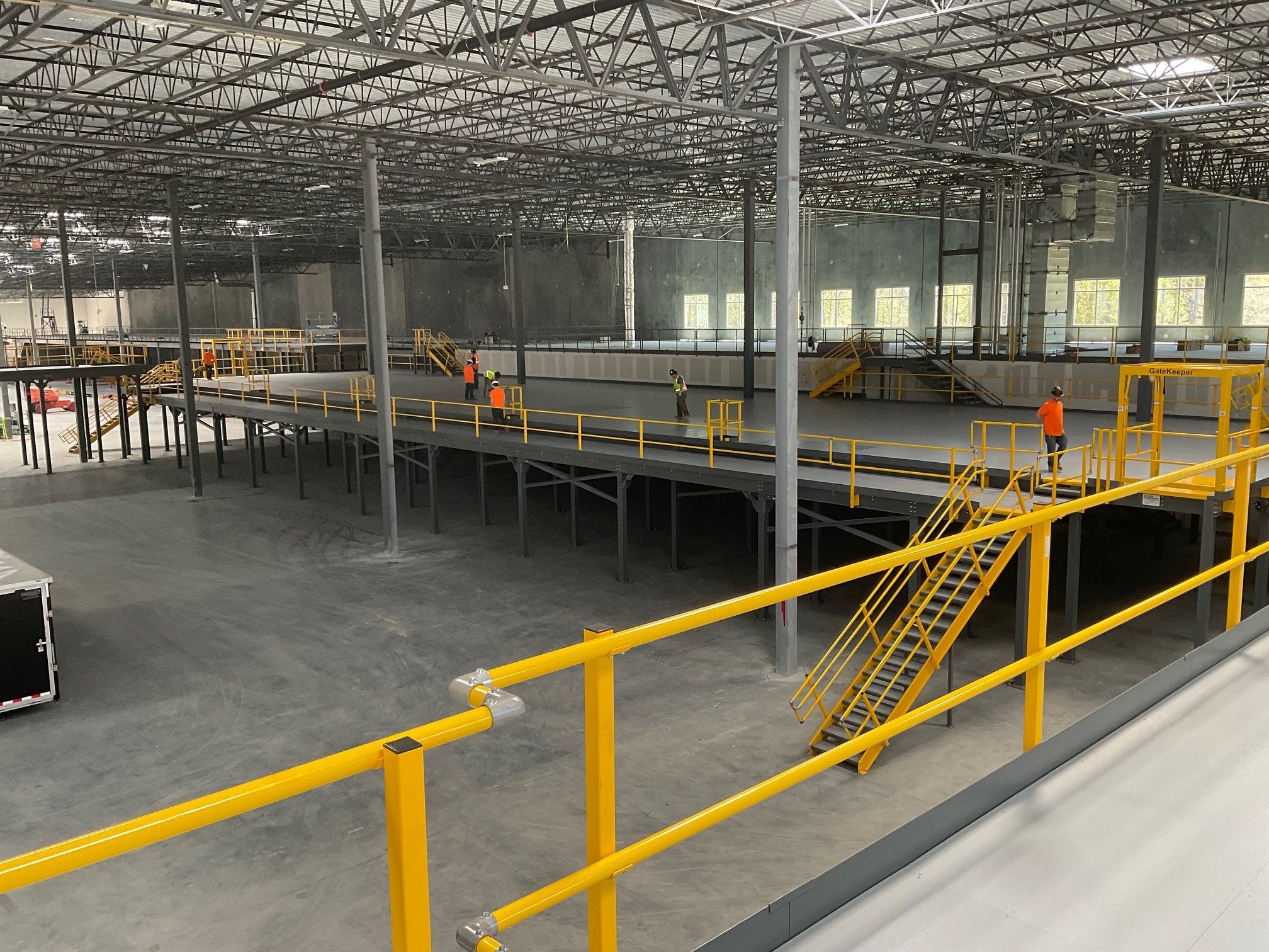Pick Module Safety -- Kickplates in Elevated Work Platforms