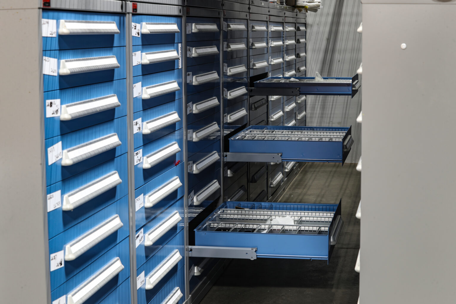 Industrial Tool Storage - Custom Fit Modular Cabinets & Drawers